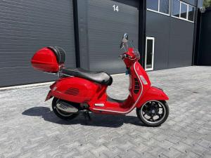Red Piaggio Vespa 2012 in Kaunas, with an engine capacity of 0.13 L and mileage of 8 thousand km for 2650 €, photo 1 on AUTOMOTO.COM.LV