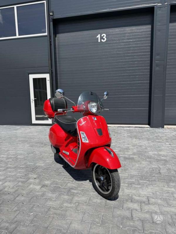 Красный Piaggio Vespa 2012 в Каунас, объемом двигателя 0.13 л и пробегом 8 тыс. км за 2650 €, фото 3 на AUTOMOTO.COM.LV