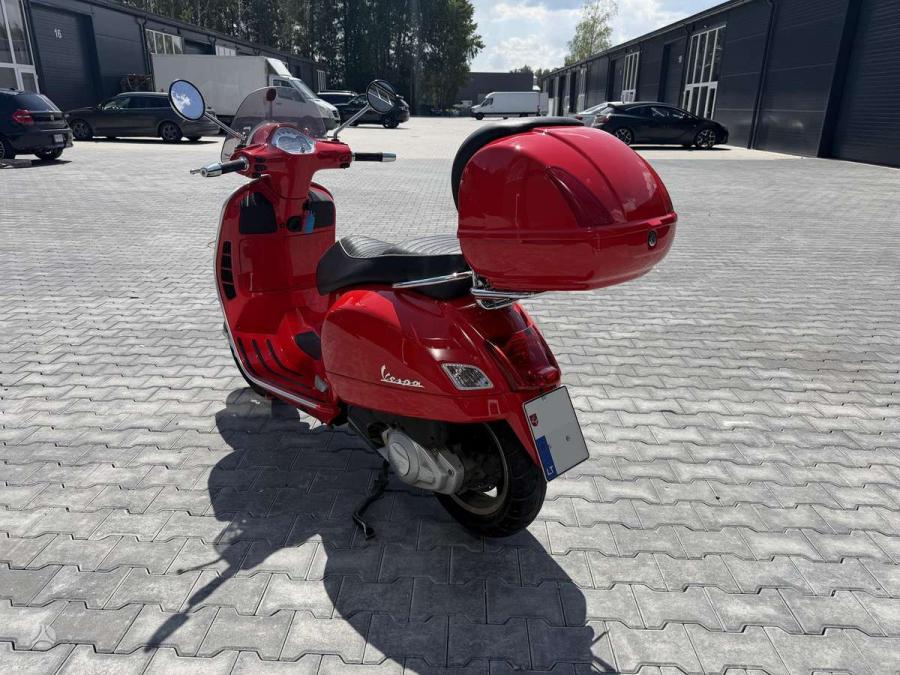 Red Piaggio Vespa 2012 in Kaunas, with an engine capacity of 0.13 L and mileage of 8 thousand km for 2650 €, photo 5 on AUTOMOTO.COM.LV