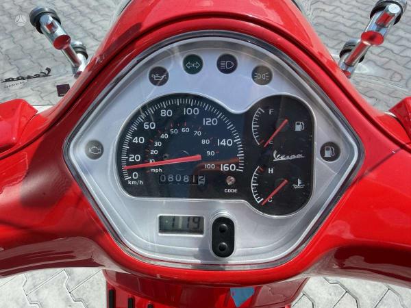 Красный Piaggio Vespa 2012 в Каунас, объемом двигателя 0.13 л и пробегом 8 тыс. км за 2650 €, фото 6 на AUTOMOTO.COM.LV