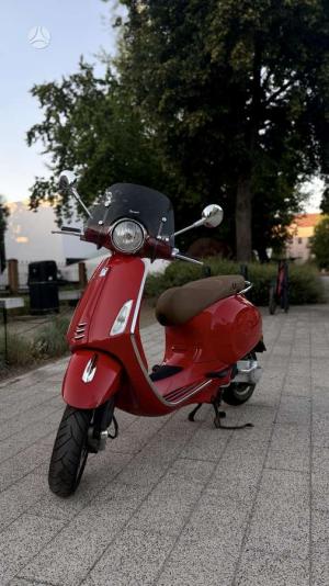 Sarkans Piaggio Vespa 2017 Viļņa, ar dzinēja tilpumu 50.00 L un nobraukumu 9 tūkst. km par 2300 €, foto 3 vietnē AUTOMOTO.COM.LV