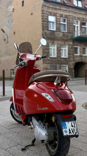 Sarkans Piaggio Vespa 2017 Viļņa, ar dzinēja tilpumu 50.00 L un nobraukumu 9 tūkst. km par 2300 €, foto 4 vietnē AUTOMOTO.COM.LV