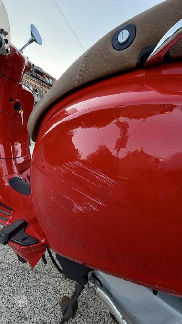 Sarkans Piaggio Vespa 2017 Viļņa, ar dzinēja tilpumu 50.00 L un nobraukumu 9 tūkst. km par 2300 €, foto 5 vietnē AUTOMOTO.COM.LV