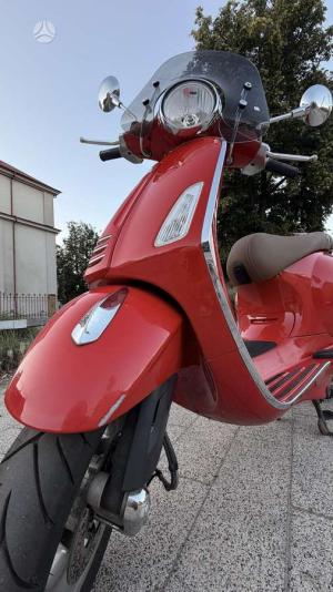 Sarkans Piaggio Vespa 2017 Viļņa, ar dzinēja tilpumu 50.00 L un nobraukumu 9 tūkst. km par 2300 €, foto 7 vietnē AUTOMOTO.COM.LV