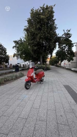 Sarkans Piaggio Vespa 2017 Viļņa, ar dzinēja tilpumu 50.00 L un nobraukumu 9 tūkst. km par 2300 €, foto 10 vietnē AUTOMOTO.COM.LV