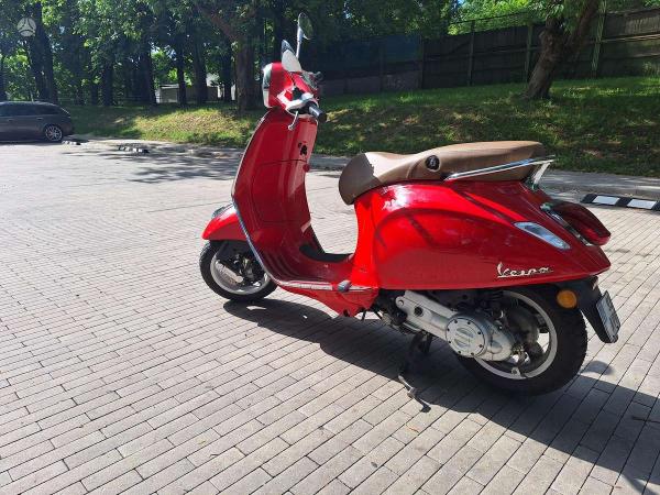 Red Piaggio Vespa 2018 in Siauliai, with an engine capacity of 50.00 L and mileage of 4 thousand km for 2100 €, photo 1 on AUTOMOTO.COM.LV