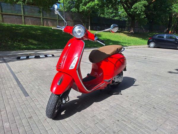 Red Piaggio Vespa 2018 in Siauliai, with an engine capacity of 50.00 L and mileage of 4 thousand km for 2100 €, photo 2 on AUTOMOTO.COM.LV