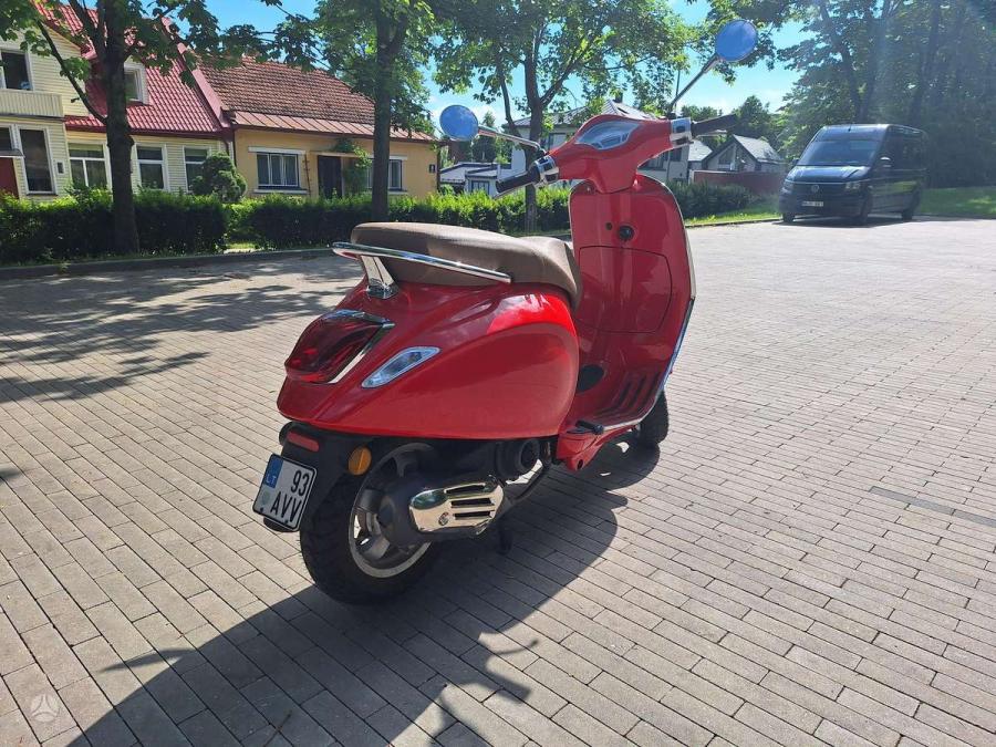 Red Piaggio Vespa 2018 in Siauliai, with an engine capacity of 50.00 L and mileage of 4 thousand km for 2100 €, photo 5 on AUTOMOTO.COM.LV