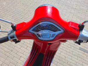 Red Piaggio Vespa 2018 in Siauliai, with an engine capacity of 50.00 L and mileage of 4 thousand km for 2100 €, photo 6 on AUTOMOTO.COM.LV