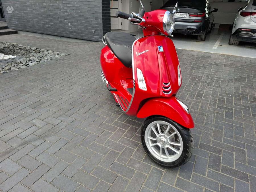 Red Piaggio Vespa 2019 in Marijampole, with an engine capacity of 49.00 L and mileage of 3 thousand km for 3100 €, photo 1 on AUTOMOTO.COM.LV