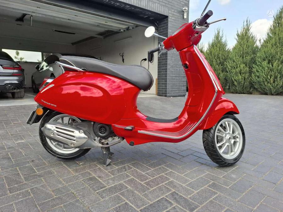 Red Piaggio Vespa 2019 in Marijampole, with an engine capacity of 49.00 L and mileage of 3 thousand km for 3100 €, photo 6 on AUTOMOTO.COM.LV