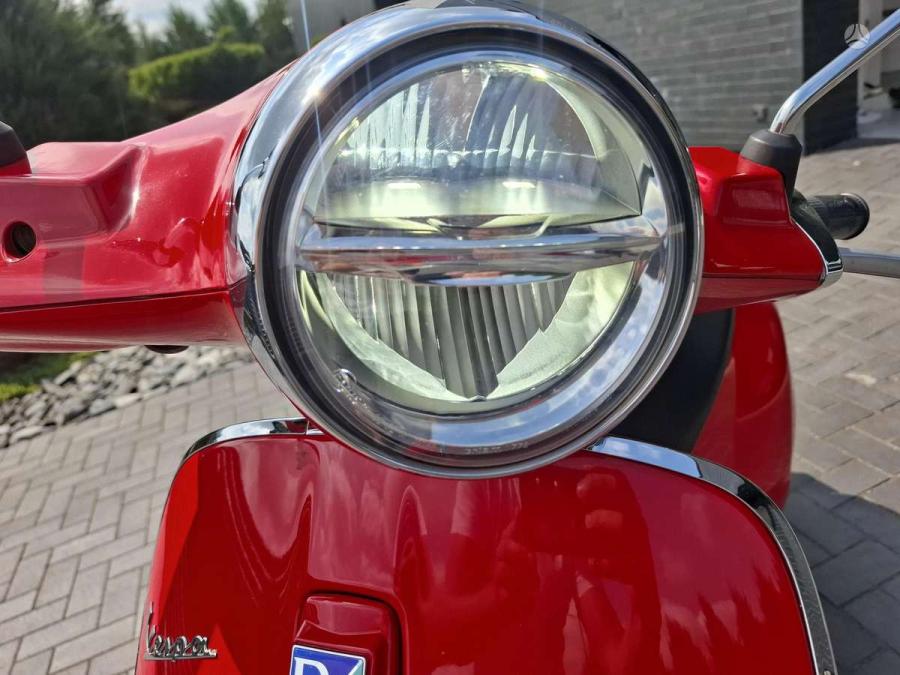 Red Piaggio Vespa 2019 in Marijampole, with an engine capacity of 49.00 L and mileage of 3 thousand km for 3100 €, photo 9 on AUTOMOTO.COM.LV