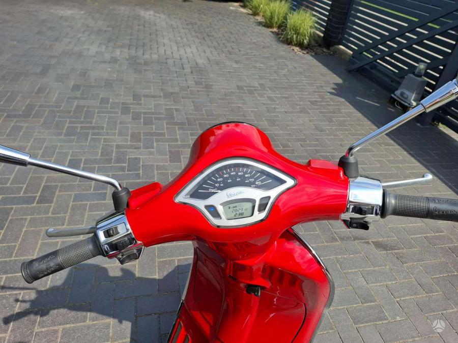 Red Piaggio Vespa 2019 in Marijampole, with an engine capacity of 49.00 L and mileage of 3 thousand km for 3100 €, photo 11 on AUTOMOTO.COM.LV