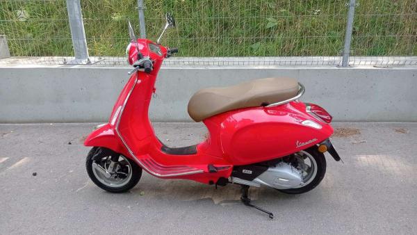 Красный Piaggio Vespa 2019 в Вевис, объемом двигателя 0.13 л и пробегом 13 тыс. км за 2750 €, фото 3 на AUTOMOTO.COM.LV