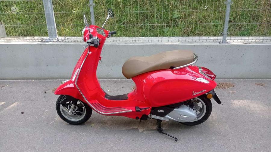 Красный Piaggio Vespa 2019 в Вевис, объемом двигателя 0.13 л и пробегом 13 тыс. км за 2750 €, фото 4 на AUTOMOTO.COM.LV