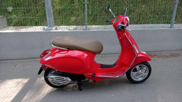 Красный Piaggio Vespa 2019 в Вевис, объемом двигателя 0.13 л и пробегом 13 тыс. км за 2750 €, фото 4 на AUTOMOTO.COM.LV