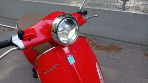 Красный Piaggio Vespa 2019 в Вевис, объемом двигателя 0.13 л и пробегом 13 тыс. км за 2750 €, фото 6 на AUTOMOTO.COM.LV