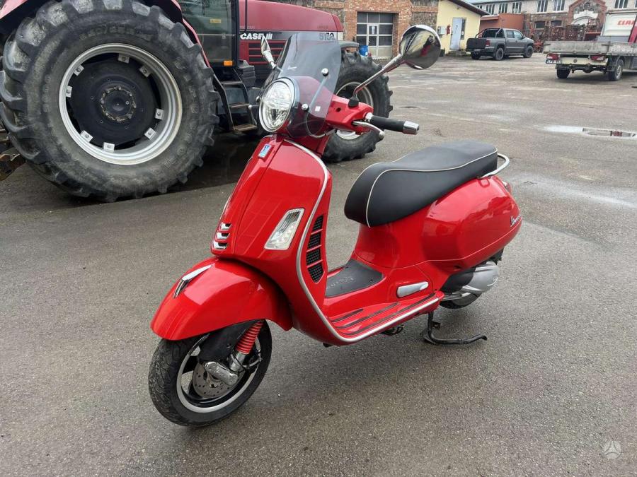 Красный Piaggio Vespa 2022 в Радвилишкис, объемом двигателя 0.30 л и пробегом 5 тыс. км за 4950 €, фото 1 на AUTOMOTO.COM.LV
