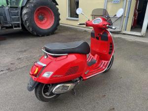 Красный Piaggio Vespa 2022 в Радвилишкис, объемом двигателя 0.30 л и пробегом 5 тыс. км за 4950 €, фото 4 на AUTOMOTO.COM.LV