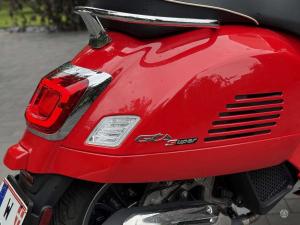 Sarkans Piaggio Vespa 2025 Marijampole, ar dzinēja tilpumu 0.13 L un nobraukumu 2 tūkst. km par 4950 €, foto 9 vietnē AUTOMOTO.COM.LV