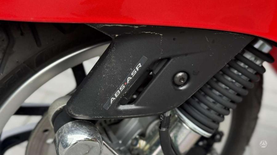 Sarkans Piaggio Vespa 2025 Marijampole, ar dzinēja tilpumu 0.13 L un nobraukumu 2 tūkst. km par 4950 €, foto 14 vietnē AUTOMOTO.COM.LV