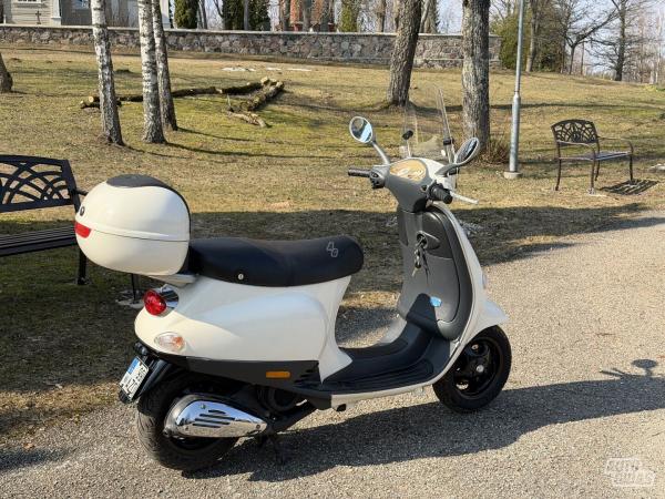 Белый Piaggio Vespa 2001 в Аникщяй, объемом двигателя 0.13 л и пробегом 24 тыс. км за 2000 €, фото 3 на AUTOMOTO.COM.LV