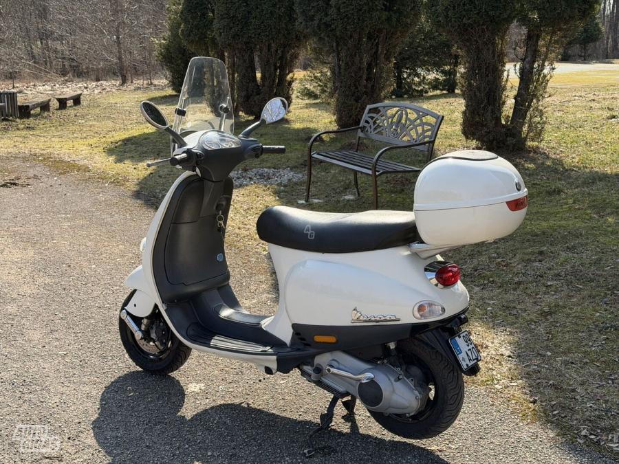 Белый Piaggio Vespa 2001 в Аникщяй, объемом двигателя 0.13 л и пробегом 24 тыс. км за 2000 €, фото 4 на AUTOMOTO.COM.LV