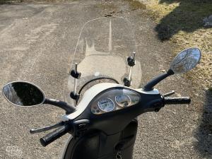 Белый Piaggio Vespa 2001 в Аникщяй, объемом двигателя 0.13 л и пробегом 24 тыс. км за 2000 €, фото 6 на AUTOMOTO.COM.LV
