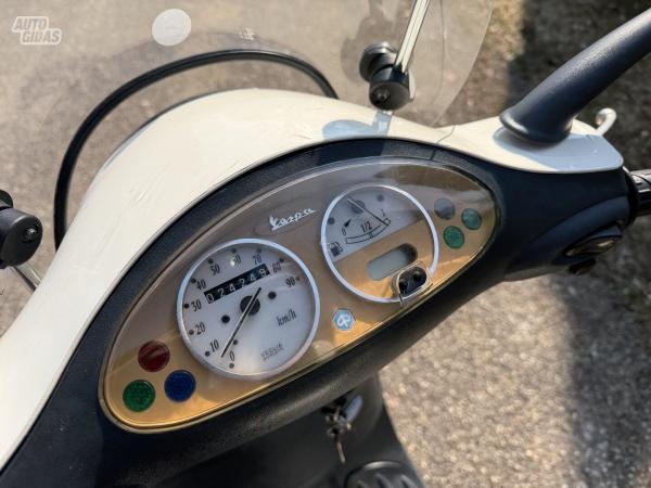 Белый Piaggio Vespa 2001 в Аникщяй, объемом двигателя 0.13 л и пробегом 24 тыс. км за 2000 €, фото 7 на AUTOMOTO.COM.LV