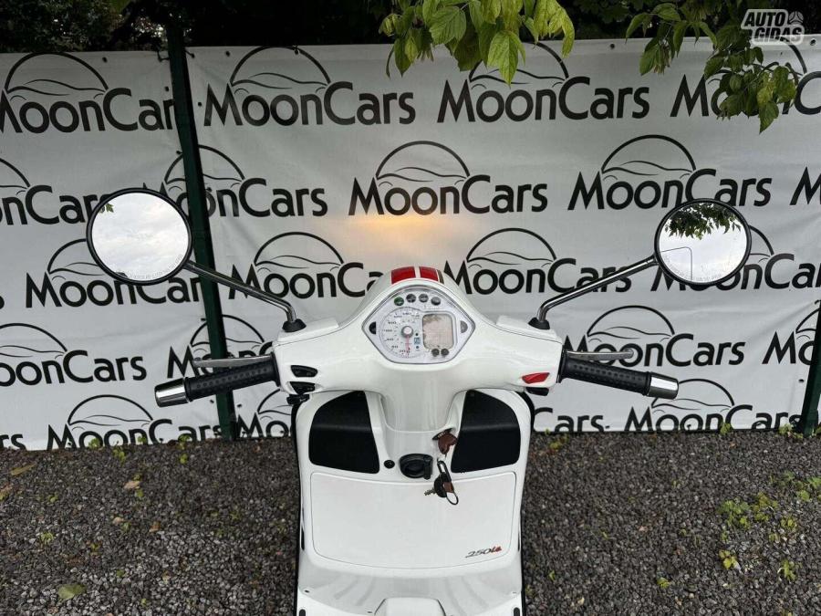 Белый Piaggio Vespa 2005 в Вильнюс, объемом двигателя 0.25 л и пробегом 40 тыс. км за 2700 €, фото 16 на AUTOMOTO.COM.LV
