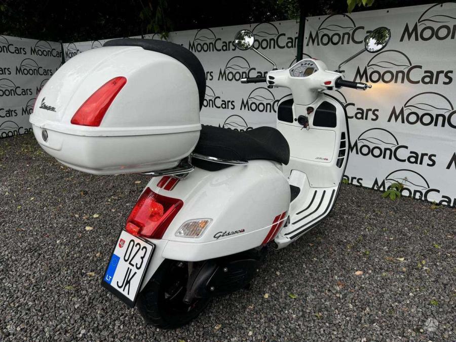 White Piaggio Vespa 2005 in Vilnius, with an engine capacity of 0.25 L and mileage of 40 thousand km for 2500 €, photo 10 on AUTOMOTO.COM.LV
