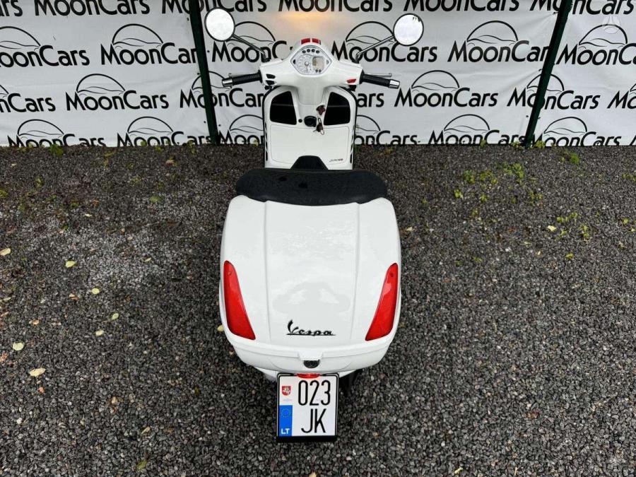 White Piaggio Vespa 2005 in Vilnius, with an engine capacity of 0.25 L and mileage of 40 thousand km for 2500 €, photo 12 on AUTOMOTO.COM.LV