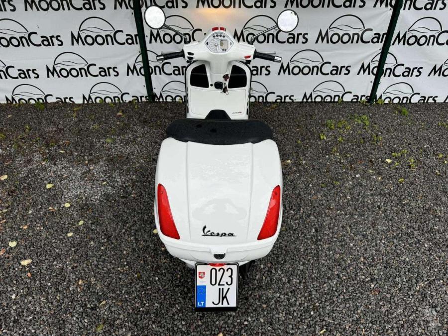 White Piaggio Vespa 2005 in Vilnius, with an engine capacity of 0.25 L and mileage of 40 thousand km for 2500 €, photo 12 on AUTOMOTO.COM.LV
