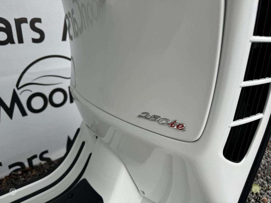 White Piaggio Vespa 2005 in Vilnius, with an engine capacity of 0.25 L and mileage of 40 thousand km for 2500 €, photo 14 on AUTOMOTO.COM.LV