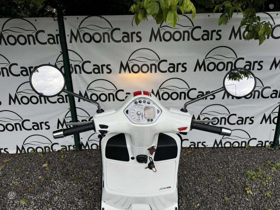 Белый Piaggio Vespa 2005 в Вильнюс, объемом двигателя 0.25 л и пробегом 40 тыс. км за 2500 €, фото 16 на AUTOMOTO.COM.LV