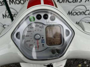 White Piaggio Vespa 2005 in Vilnius, with an engine capacity of 0.25 L and mileage of 40 thousand km for 2500 €, photo 17 on AUTOMOTO.COM.LV