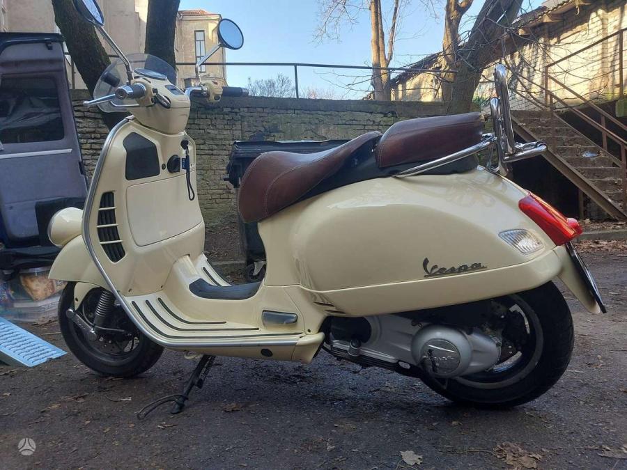 Balts Piaggio Vespa 2008 Viļņa, ar dzinēja tilpumu 0.13 L un nobraukumu 11 tūkst. km par 2900 €, foto 4 vietnē AUTOMOTO.COM.LV