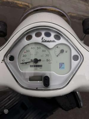 White Piaggio Vespa 2009 in Vilnius, with an engine capacity of 49.00 L and mileage of 19 thousand km for 700 €, photo 4 on AUTOMOTO.COM.LV