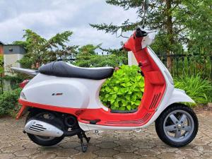 White Piaggio Vespa 2009 in Pasvalys, with an engine capacity of 49.00 L and mileage of 3 thousand km for 1550 €, photo  on AUTOMOTO.COM.LV