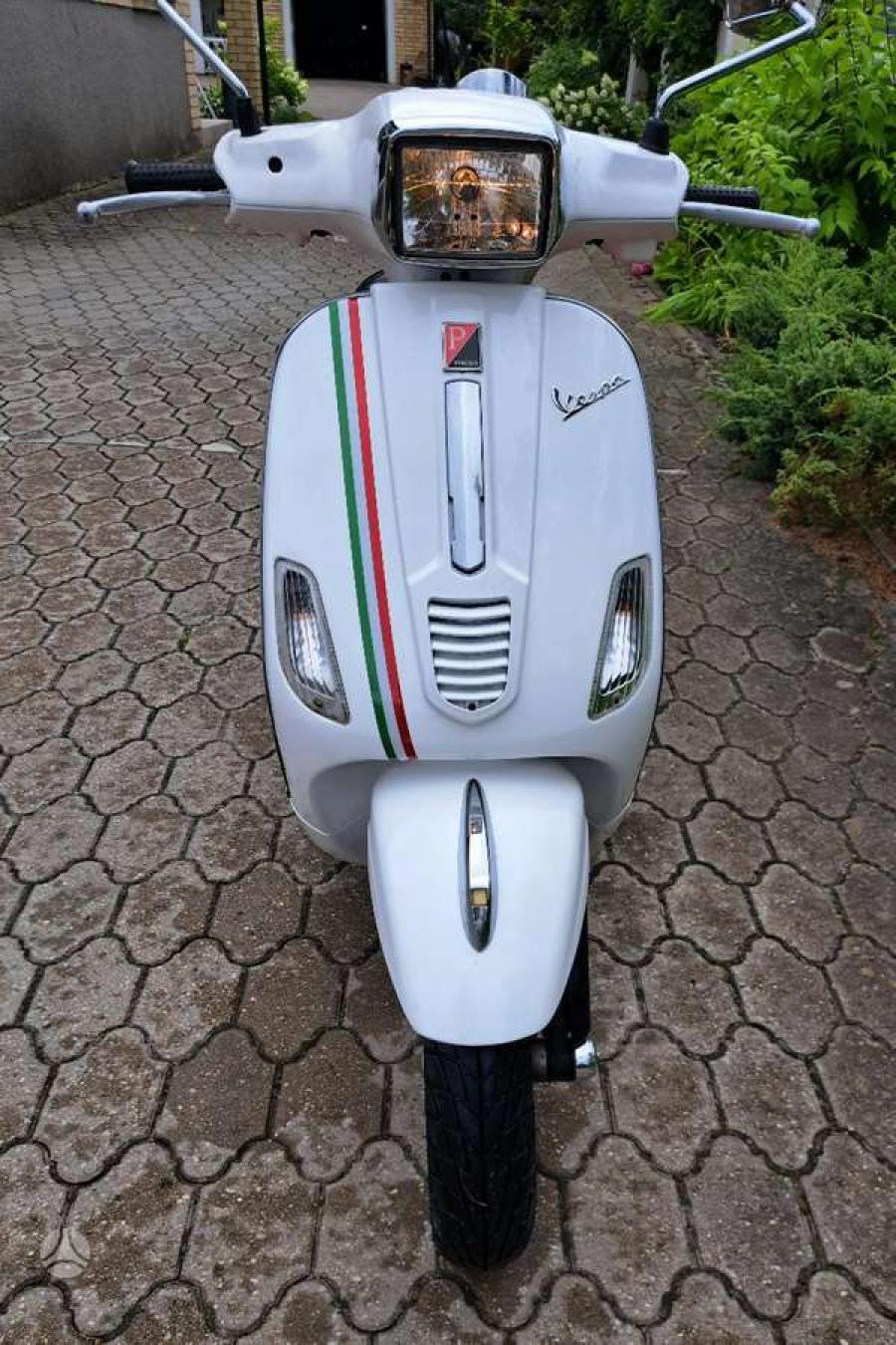 Balts Piaggio Vespa 2009 Pasvalys, ar dzinēja tilpumu 49.00 L un nobraukumu 3 tūkst. km par 1550 €, foto 5 vietnē AUTOMOTO.COM.LV