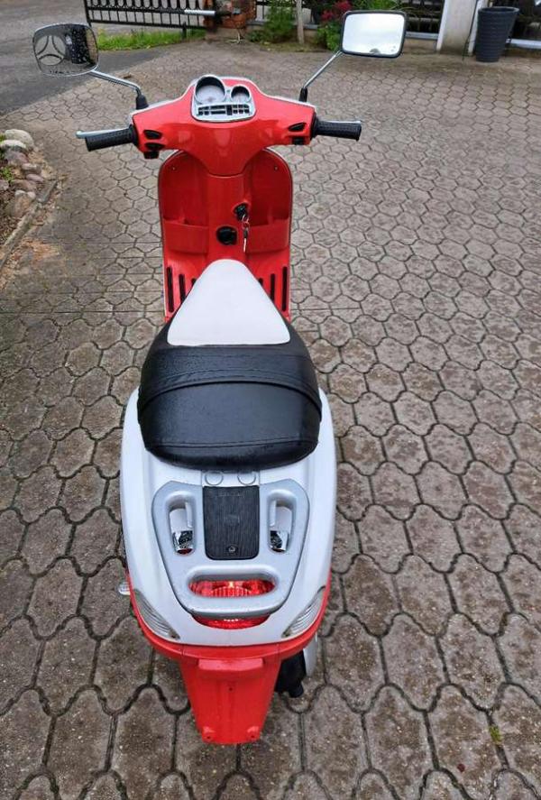 Balts Piaggio Vespa 2009 Pasvalys, ar dzinēja tilpumu 49.00 L un nobraukumu 3 tūkst. km par 1550 €, foto 7 vietnē AUTOMOTO.COM.LV