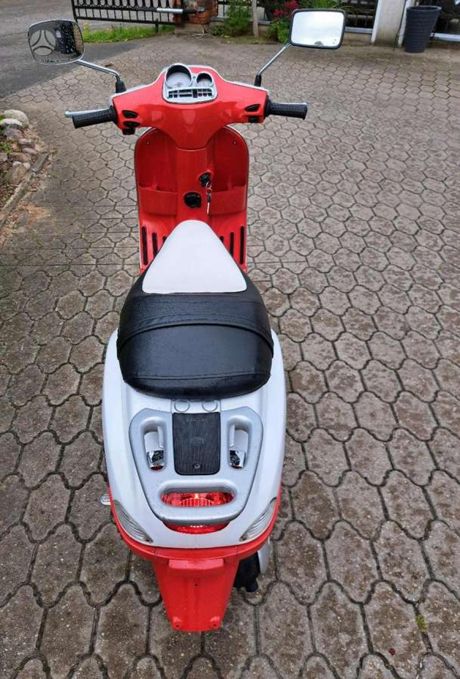 Balts Piaggio Vespa 2009 Pasvalys, ar dzinēja tilpumu 49.00 L un nobraukumu 3 tūkst. km par 1550 €, foto 8 vietnē AUTOMOTO.COM.LV
