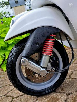Balts Piaggio Vespa 2009 Pasvalys, ar dzinēja tilpumu 49.00 L un nobraukumu 3 tūkst. km par 1550 €, foto 13 vietnē AUTOMOTO.COM.LV