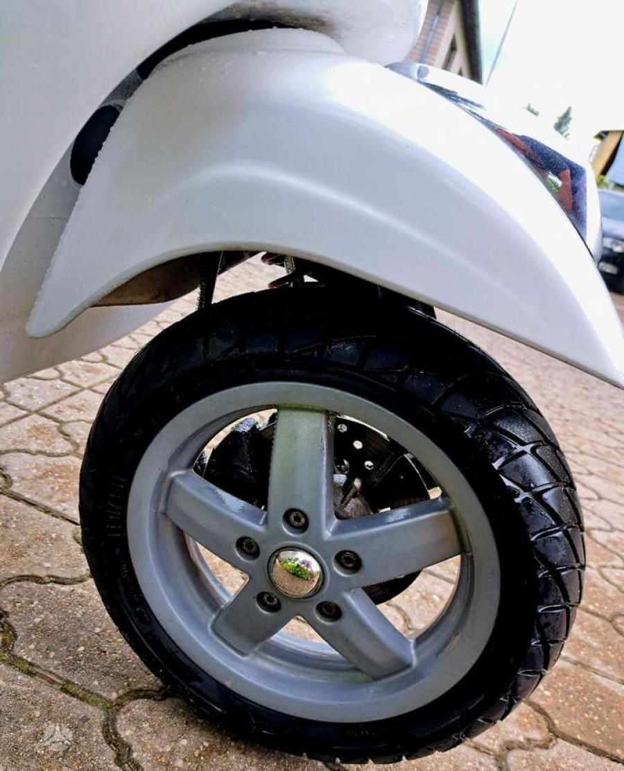 Balts Piaggio Vespa 2009 Pasvalys, ar dzinēja tilpumu 49.00 L un nobraukumu 3 tūkst. km par 1550 €, foto 15 vietnē AUTOMOTO.COM.LV