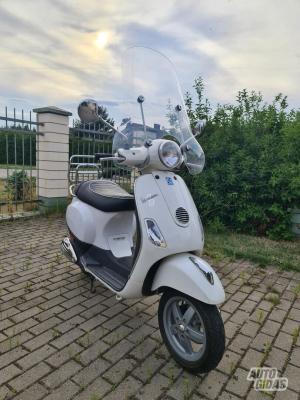 Белый Piaggio Vespa 2010 в Вильнюс, объемом двигателя 0.05 л и пробегом 14 тыс. км за 1790 €, фото  на AUTOMOTO.COM.LV