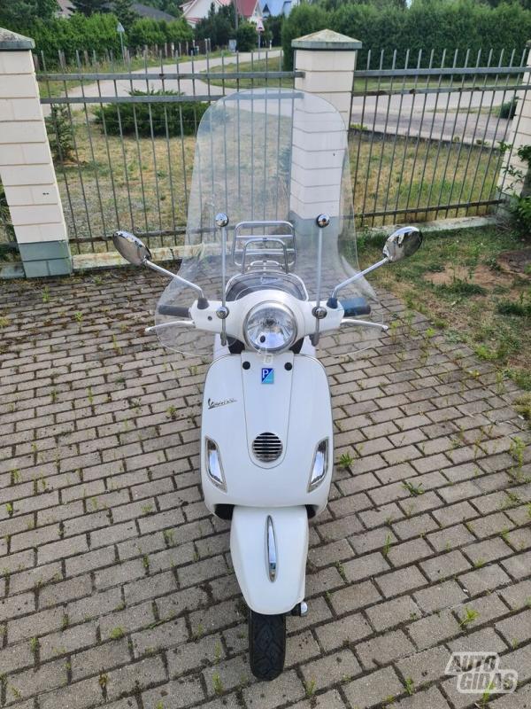 Белый Piaggio Vespa 2010 в Вильнюс, объемом двигателя 0.05 л и пробегом 14 тыс. км за 1790 €, фото 3 на AUTOMOTO.COM.LV