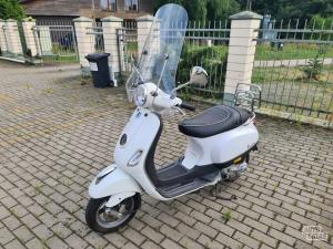 Белый Piaggio Vespa 2010 в Вильнюс, объемом двигателя 0.05 л и пробегом 14 тыс. км за 1790 €, фото 5 на AUTOMOTO.COM.LV