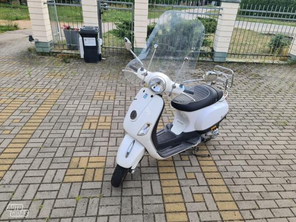 Белый Piaggio Vespa 2010 в Вильнюс, объемом двигателя 0.05 л и пробегом 14 тыс. км за 1790 €, фото 5 на AUTOMOTO.COM.LV