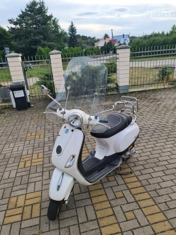 Белый Piaggio Vespa 2010 в Вильнюс, объемом двигателя 0.05 л и пробегом 14 тыс. км за 1790 €, фото 6 на AUTOMOTO.COM.LV