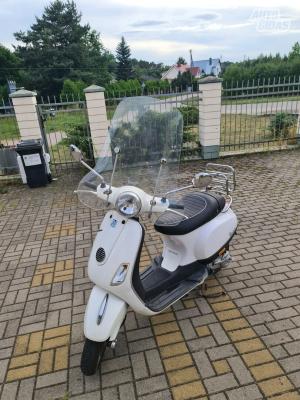 Белый Piaggio Vespa 2010 в Вильнюс, объемом двигателя 0.05 л и пробегом 14 тыс. км за 1790 €, фото 7 на AUTOMOTO.COM.LV